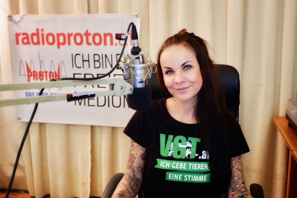 Sandy P Peng setzt sich für setzt sich für Tiere ein – Proton – das ...